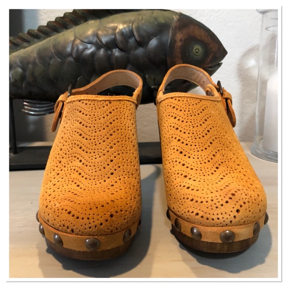 Eric Michael | Shoes | Eric Michael Suede Mule Closed Toe | Poshmark